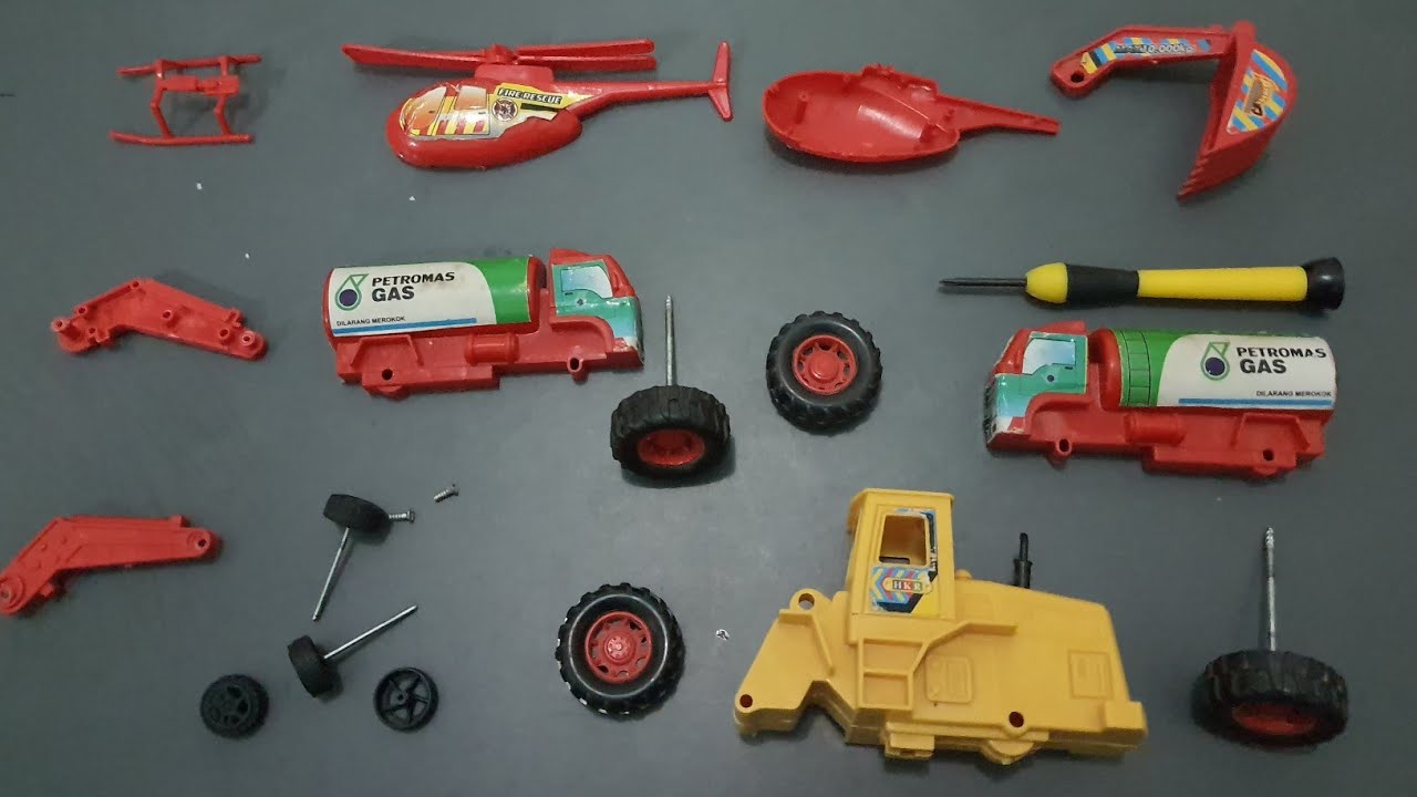 Assembly toy vehicles, red toy car, excavator, helicopter, truk tangki ...