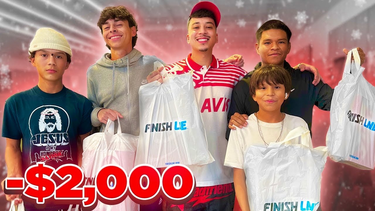 I BOUGHT RANDOM PEOPLE CHRISTMAS PRESENTS!!! Vlogmas DAY 25 - YouTube