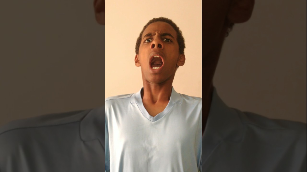 Boy sneeze vs girl sneeze - YouTube