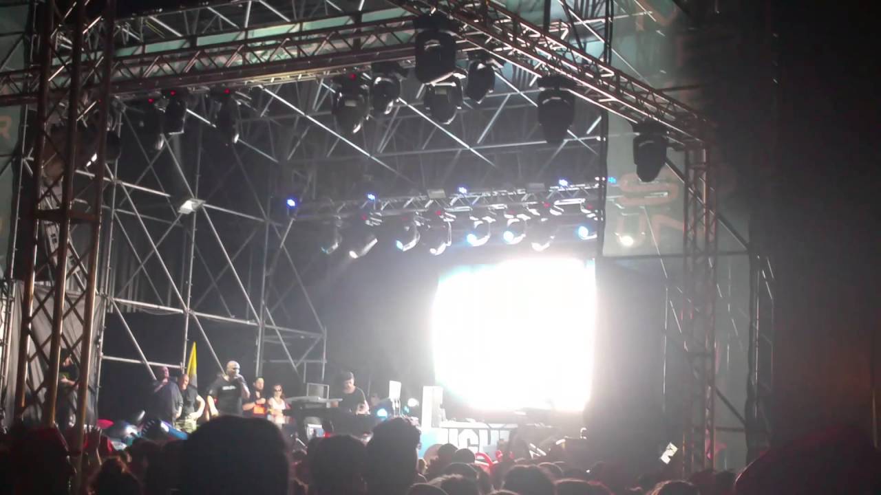 Eiffel 65 - Blue (Da Ba Dee) live in Milan - YouTube