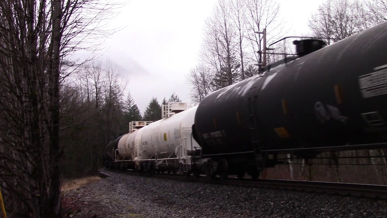 BNSF 6133 East at Skykomish - YouTube