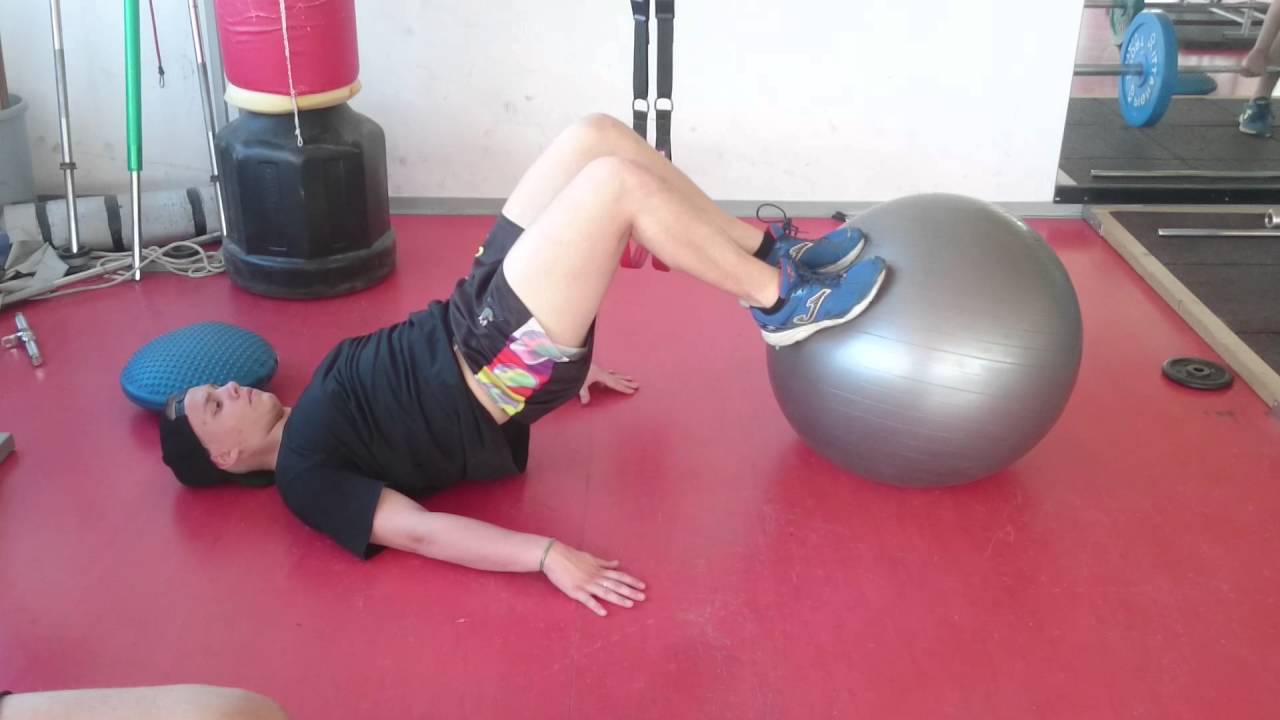 Hamstring on Fitball 4x8rep - YouTube