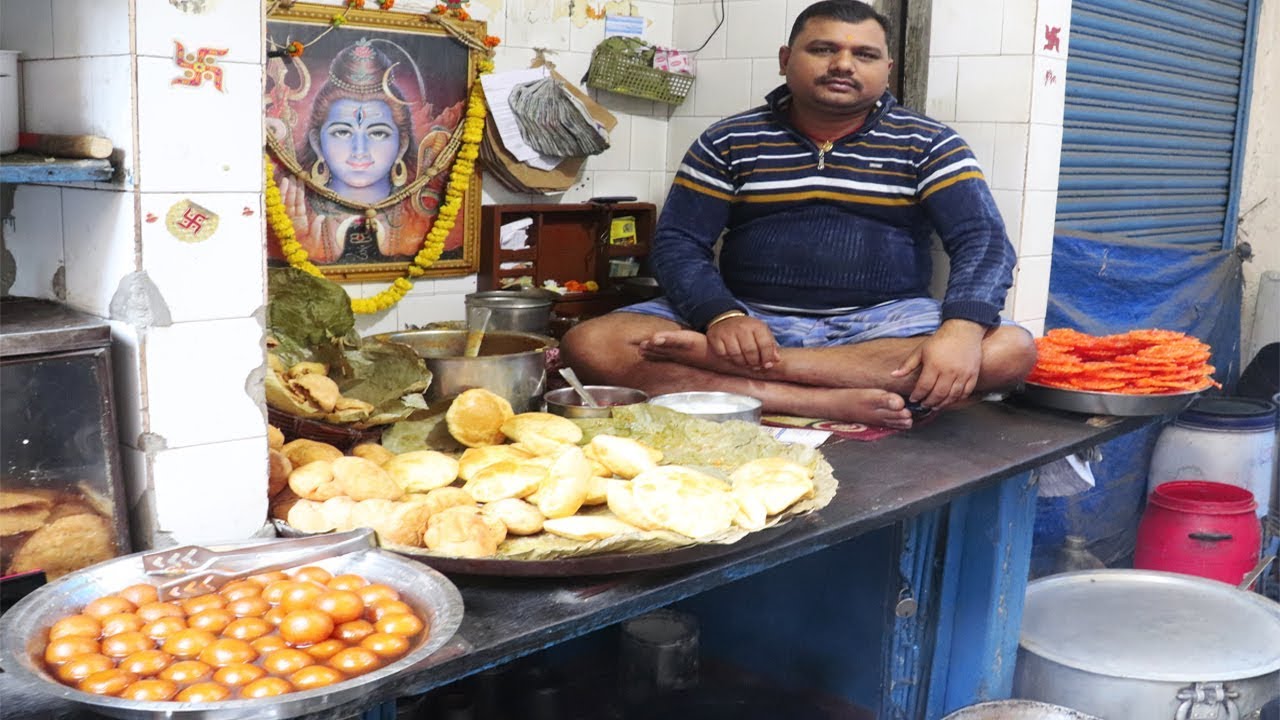 Indian Street Food Tour In Kolkata | Tasty Puri, kachori, singara ...