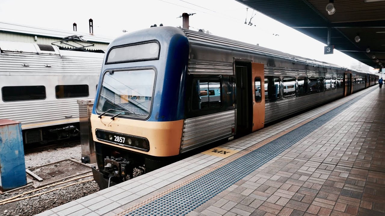 #SYDNEYVLOG Episode 4: Trying The Endeavour Railcar - YouTube