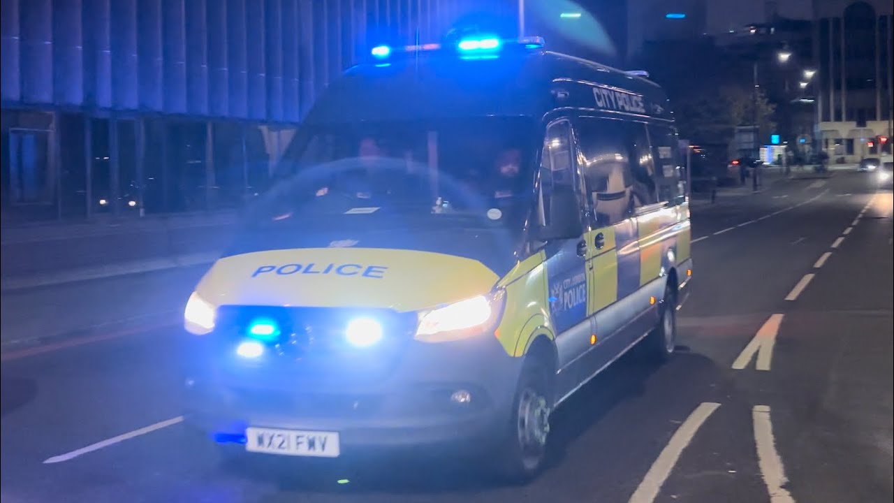 CoLP Support Group responding on lights and sirens towards Tower Hill ...