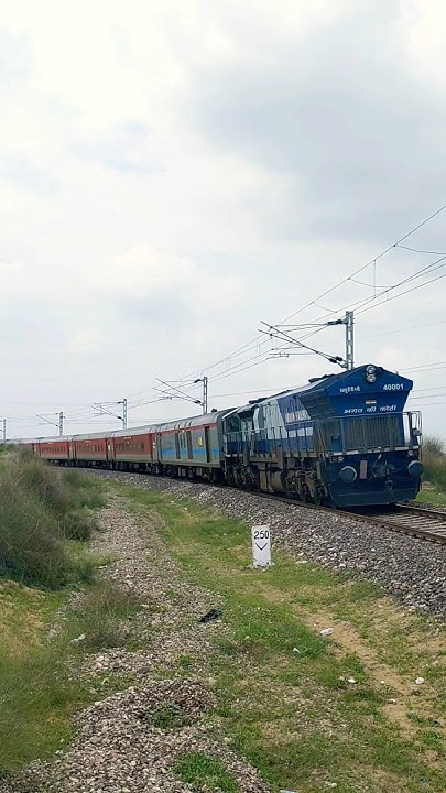 Diesel Trains Beautiful WDP4B Locomotive #indianrailways #youtubeshorts #shorts #railway #train ...