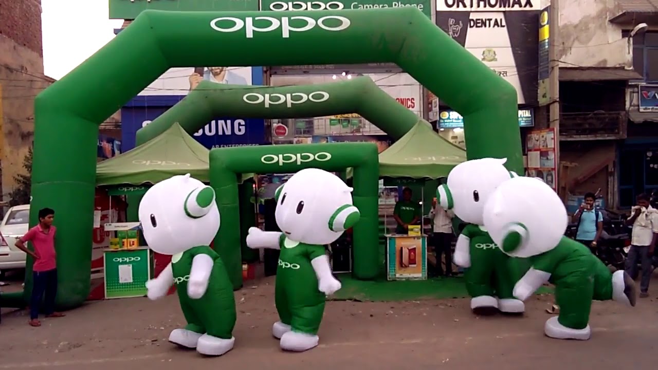 LIHAT BONEKA BADUT OPPO JOGET LUCU DI JALAN - YouTube