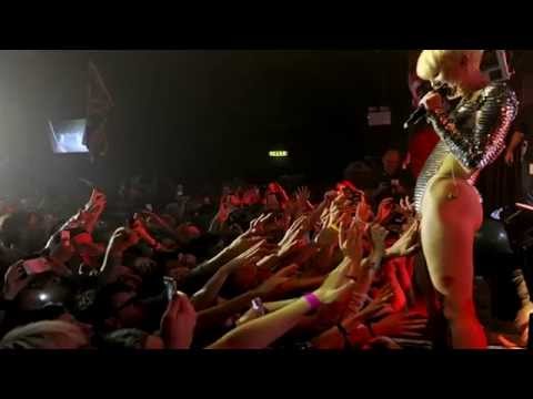 Miley Cyrus Kissing and Groped by Fans