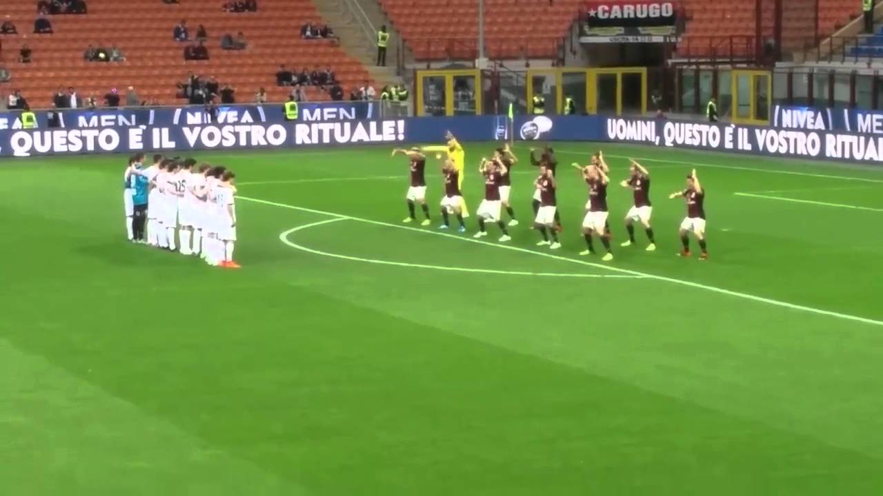 AC MILAN FUNNY HAKA DANCE - YouTube