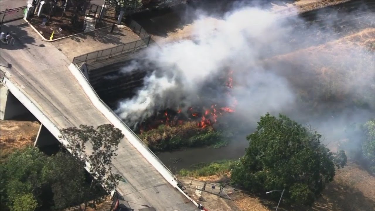 SkyFOX: New vegetation fire burning in ravine San Jose - YouTube