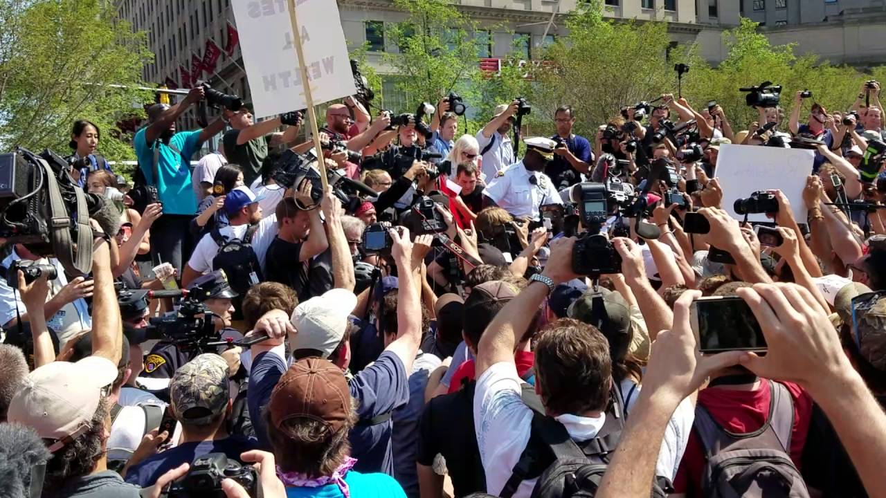 Alex Jones picks a fight at 2016 RNC in Cleveland #1 - YouTube