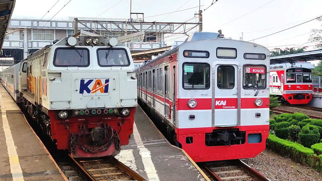 SIBUKNYA KERETA API DATANG DAN BERANGKAT STASIUN DEPOK BARU, Ada Tokyu ...