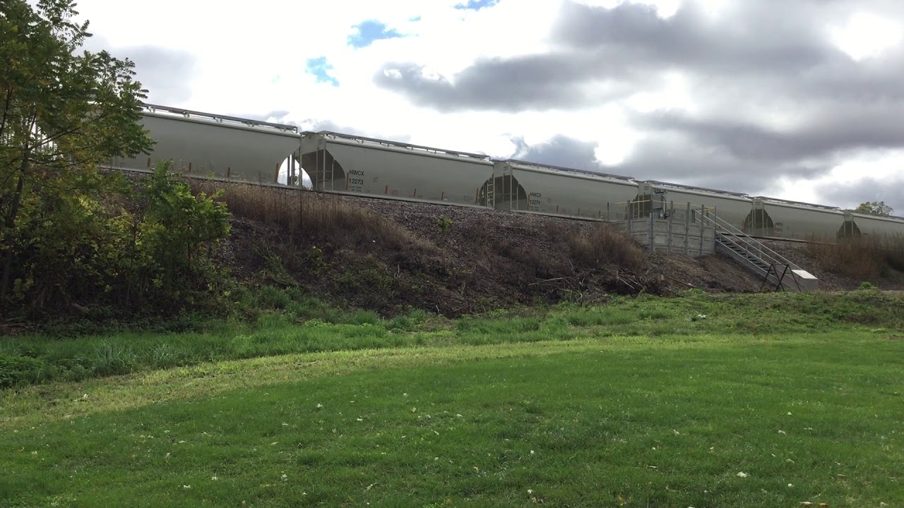 BNSF 4784 and 3 CSX engines lead a Eastbound BNSF mixed manifest ...