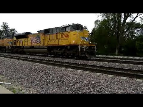 UP 8746 and UP 5383 lead a Z train east through La Fox IL - YouTube