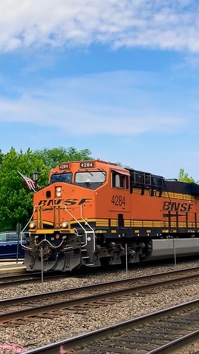 BNSF GEVO Quad Leads The Z-CHCPTL Thru Hinsdale, IL - YouTube