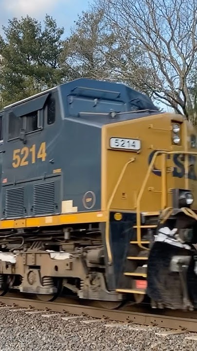 CSX M426 roars up CP60 with classic YN2s and new YN3C ES40DC #5214 - YouTube