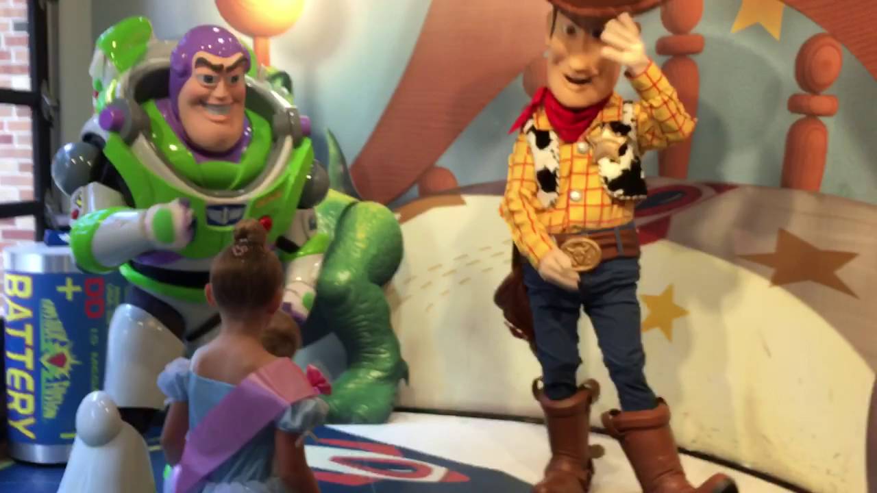 Buzz & woody meet & greet at hollywood studios disney world 7/9/2016 ...