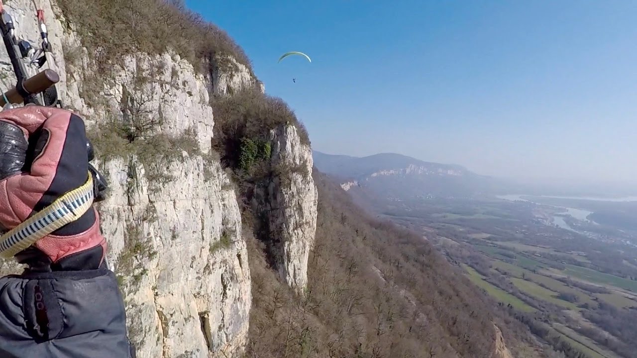 Racing low, floating high | Paragliding in GoPro 5 Linear Mode - YouTube
