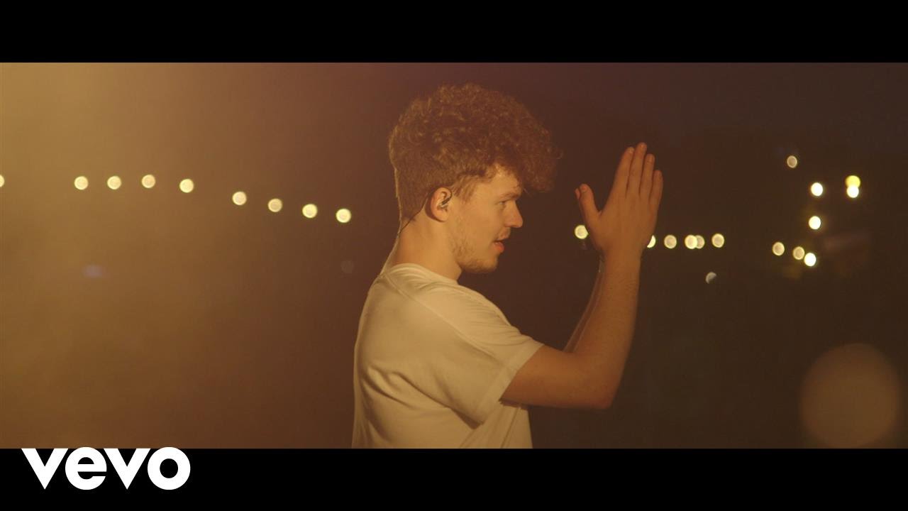 Saveus - Levitate Me - YouTube