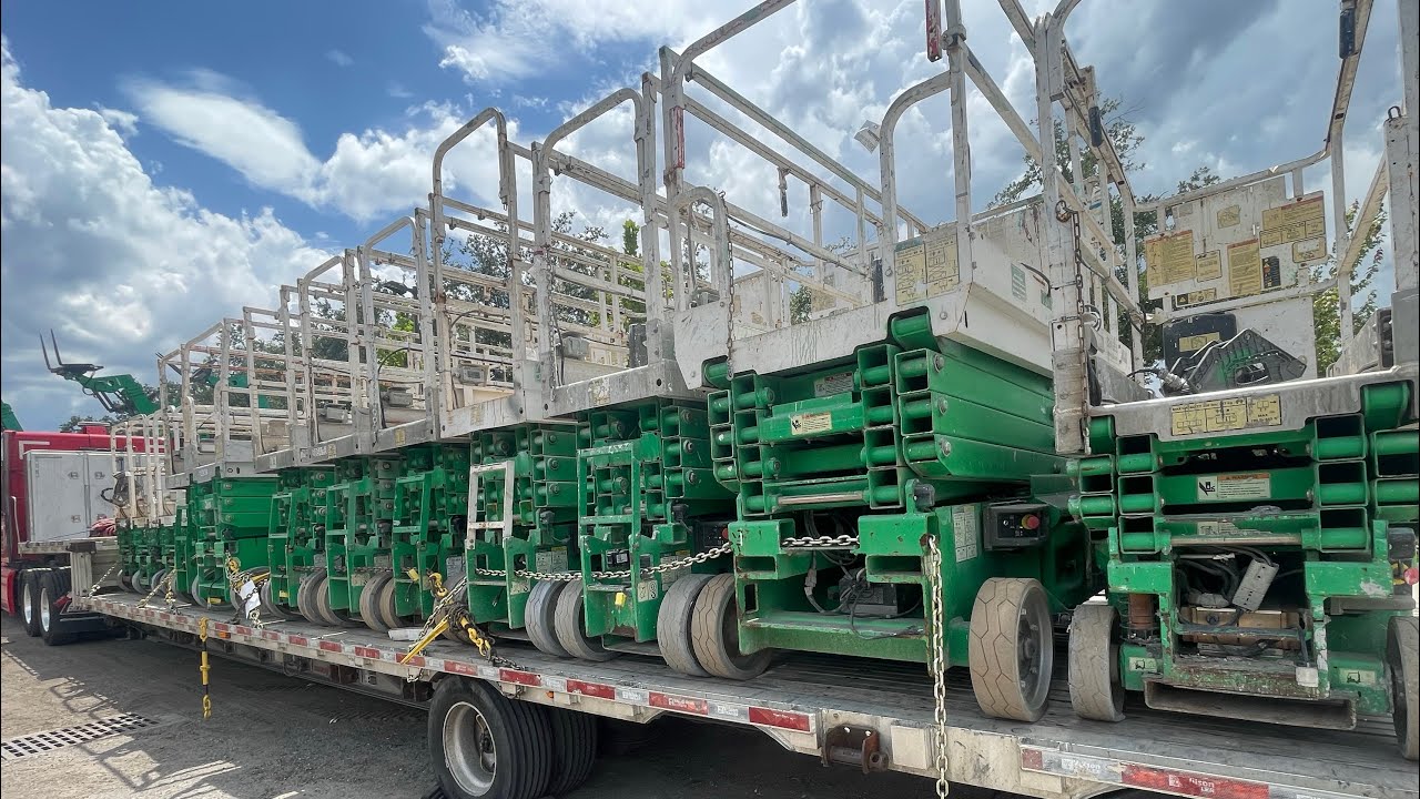 Chaining Scissor Lifts on a Step deck and this happens 🤬 - YouTube