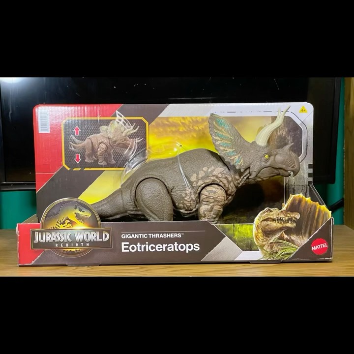 Jurassic World Rebirth “Gigantic Thrashers” Eotriceratops - YouTube