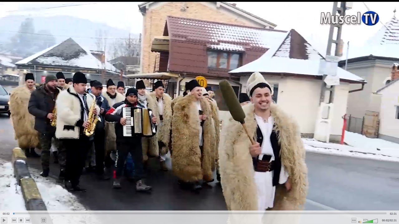 Jurnal MUSCEL TV 27.12.2021 Brezaia - obicei străvechi continuat la ...