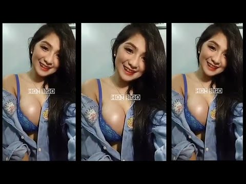 Wanita cantik pamer payudara besarnya