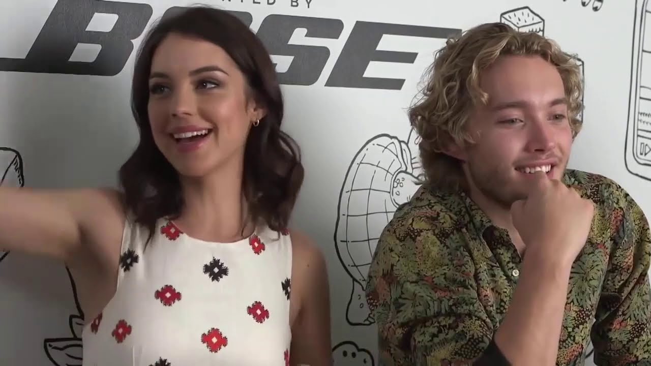 TOBY REGBO - ADELAIDE KANE - MEGAN FOLLOWS "Reign" 25 luglio 2014 Comic ...