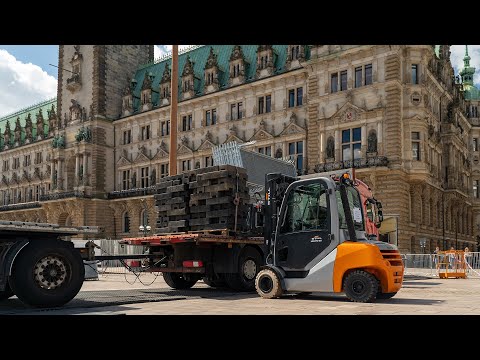 Flexible STILL rental trucks support international triathlon hotspot