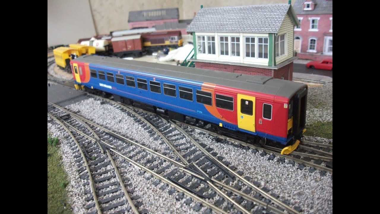 Opening the EMT Class 153 ~ Hornby - YouTube