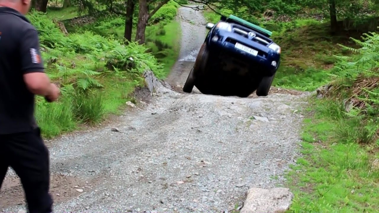 This Is Why You Shouldnt Overload Your Roof Rack - YouTube