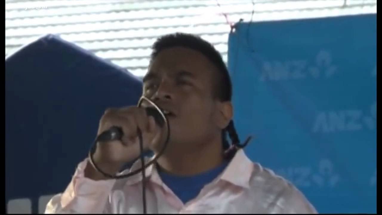 ANZ Kiribati Star IDOL Semi Final 2014 Una Paloma Blanca GB - YouTube