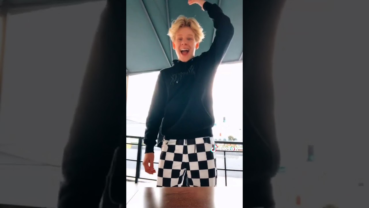 Sophie Fergi TikTok with the squad 💞 - YouTube