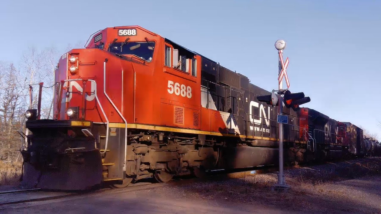 EMD SD75I Leader & Friendly Crew! Freight Train CN 594 West at Allison ...