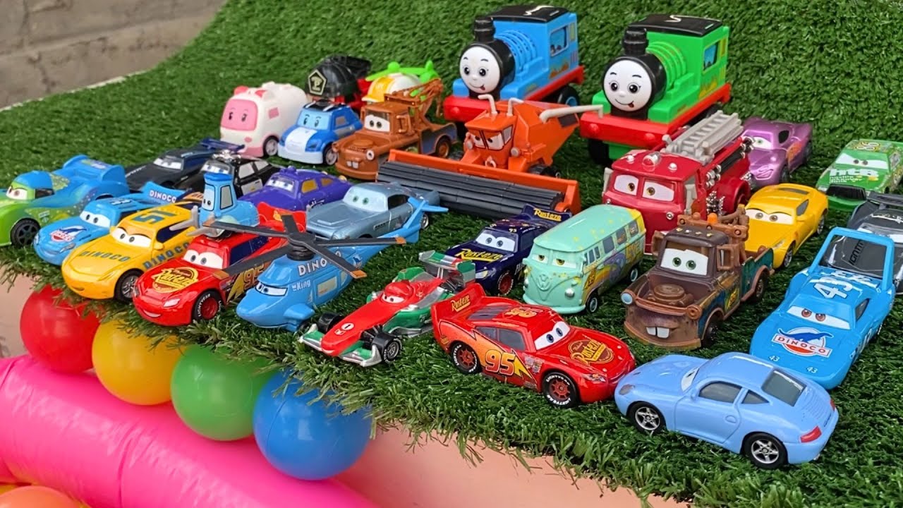 Disney Pixar Cars falling into deep pool, Lightning McQueen, Tow Mater ...