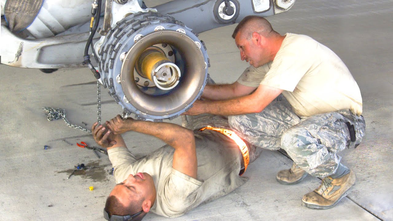 Changing Damaged Tires on US Air Force $200 Millions Airplane - YouTube