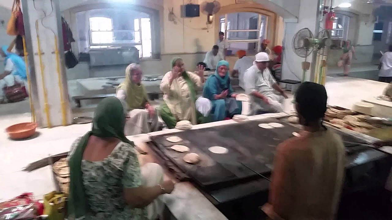 Preparing food for public soup kitchen in Sikh temple in Delhi, India ...