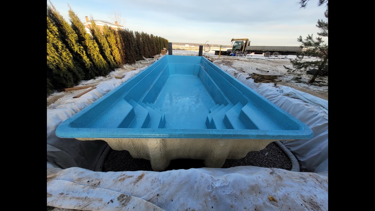 Зимняя доставка и установка композитного бассейна 10,5 на 3,7 - YouTube