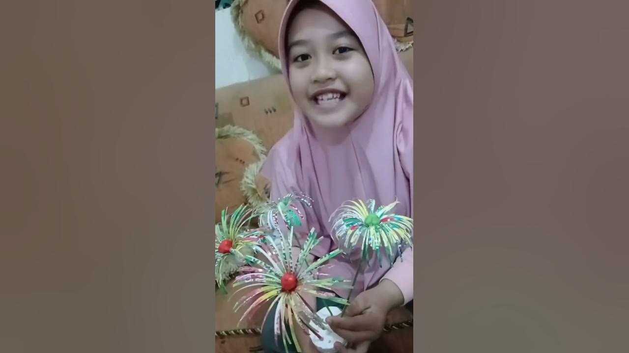 Immada Dewi Prabowo kelas 3A Tugas P5 membuat bunga dari botol bekas ...