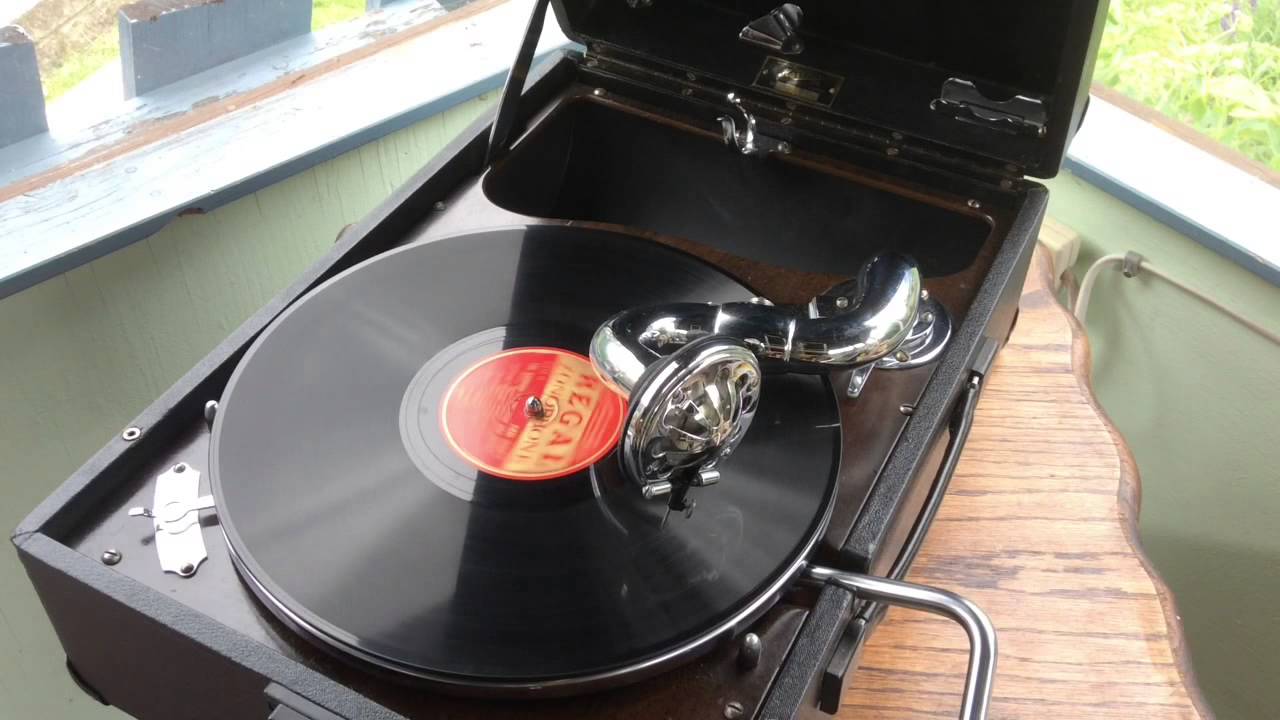 "The Barmaid At The Rose And Crown" by George Formby - YouTube