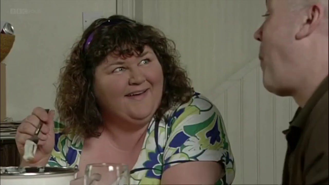 EastEnders - Minty Surprises Heather & They Kiss (19th May 2008) - YouTube