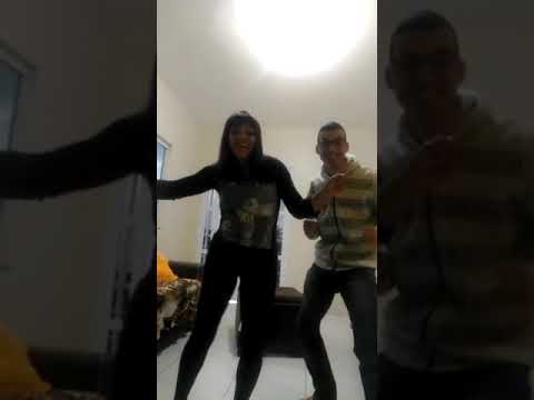 Tia e sobrinho dançando Alicia keys  😂😂😂