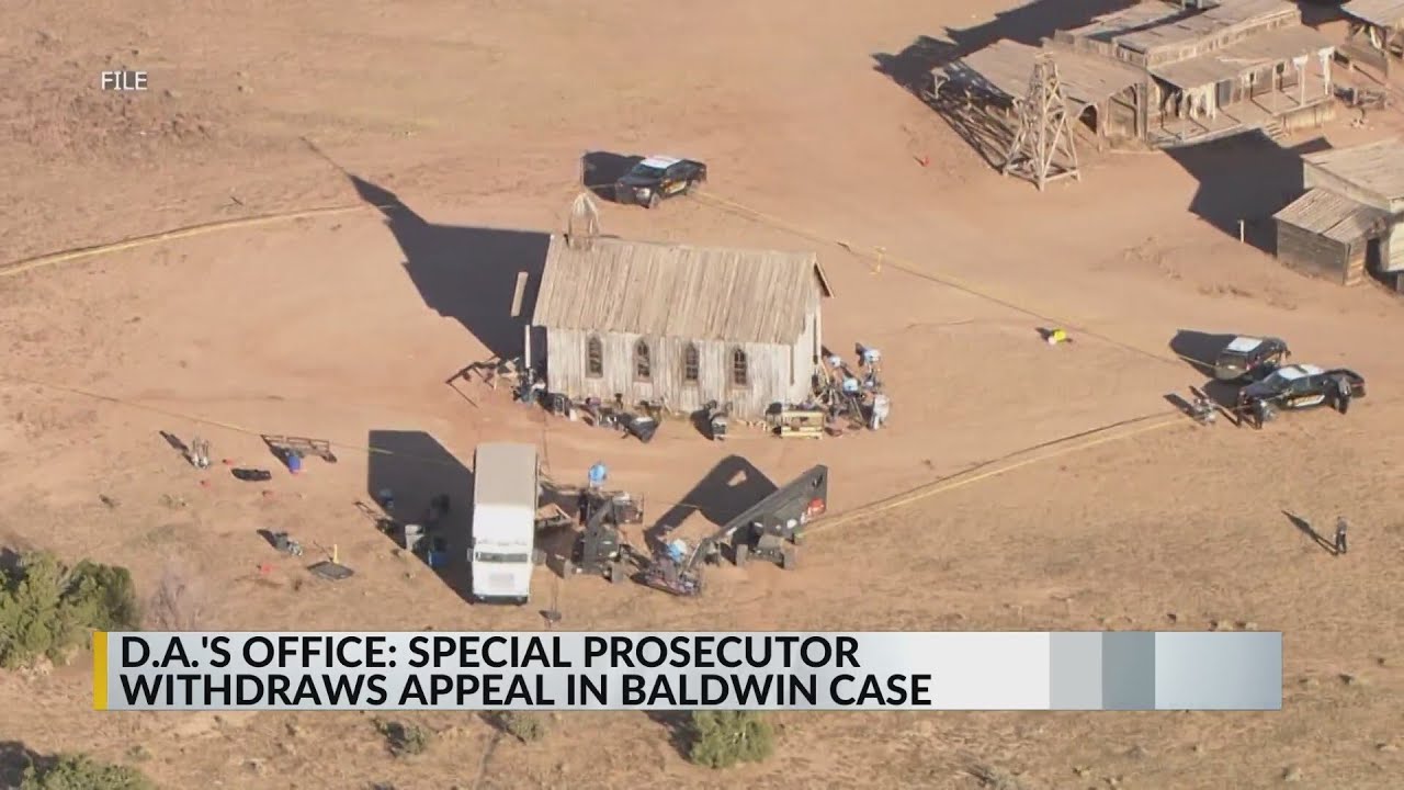 Special prosecutor withdraws appeal in Alec Baldwin case - YouTube