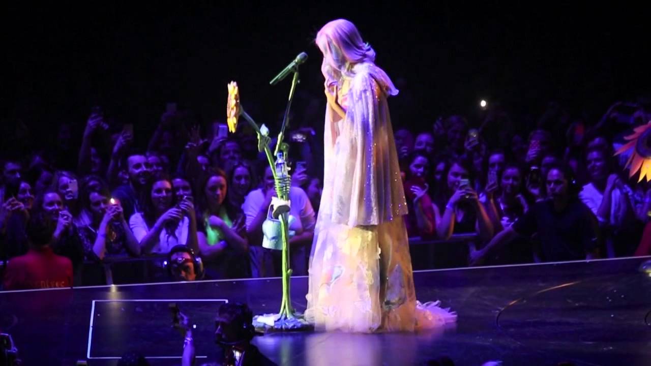 Katy Perry Prismatic World Tour - First Show Belfast - May 7, 2014 ...
