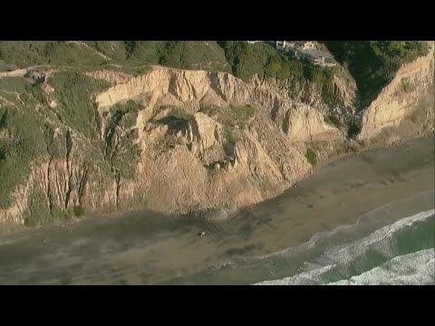 Bluff Collapses at Black's Beach in La Jolla - YouTube