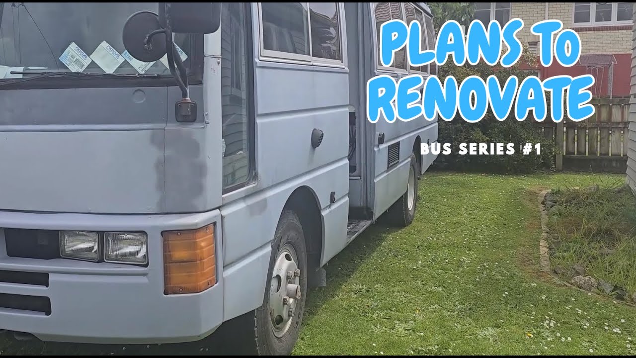 WE BOUGHT A BUS!! ESP 1 - TOUR - YouTube