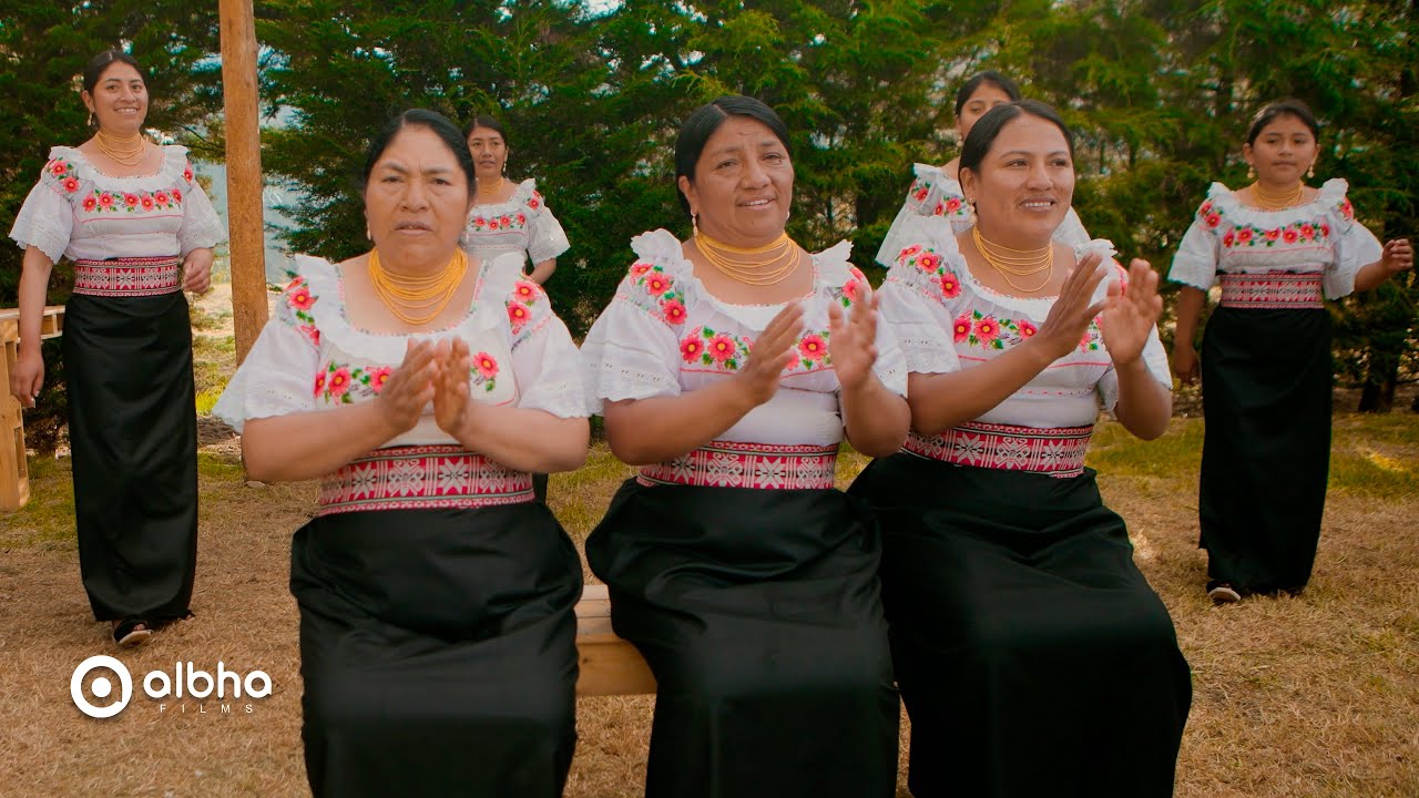 Coro Celestial Crisólito || Mamita - YouTube