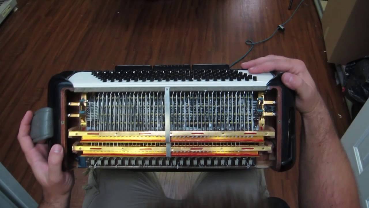 Vintage Cordovox Amped Accordion M329 - 199 with 41 Piano Keys, 120 ...