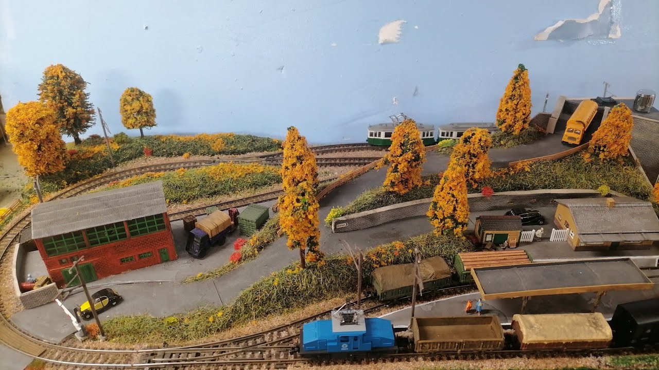 The Micro Model Railway layout with lots of operating potential - YouTube
