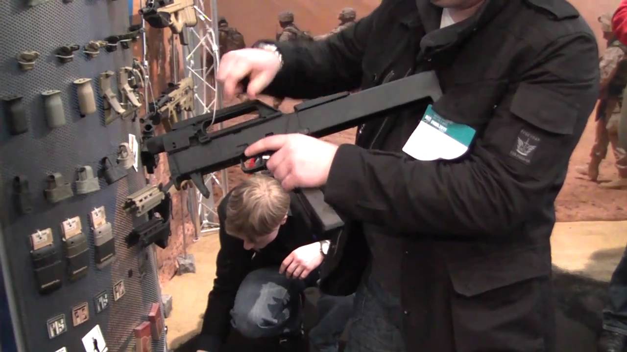 Magpul PTS FPG at the IWA show 2011 - YouTube